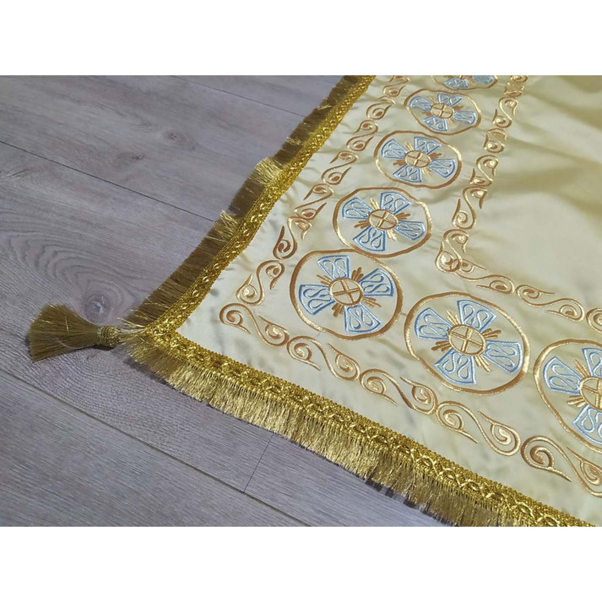 Altar cover - Covers for the altar table - Vestment on the altar ...