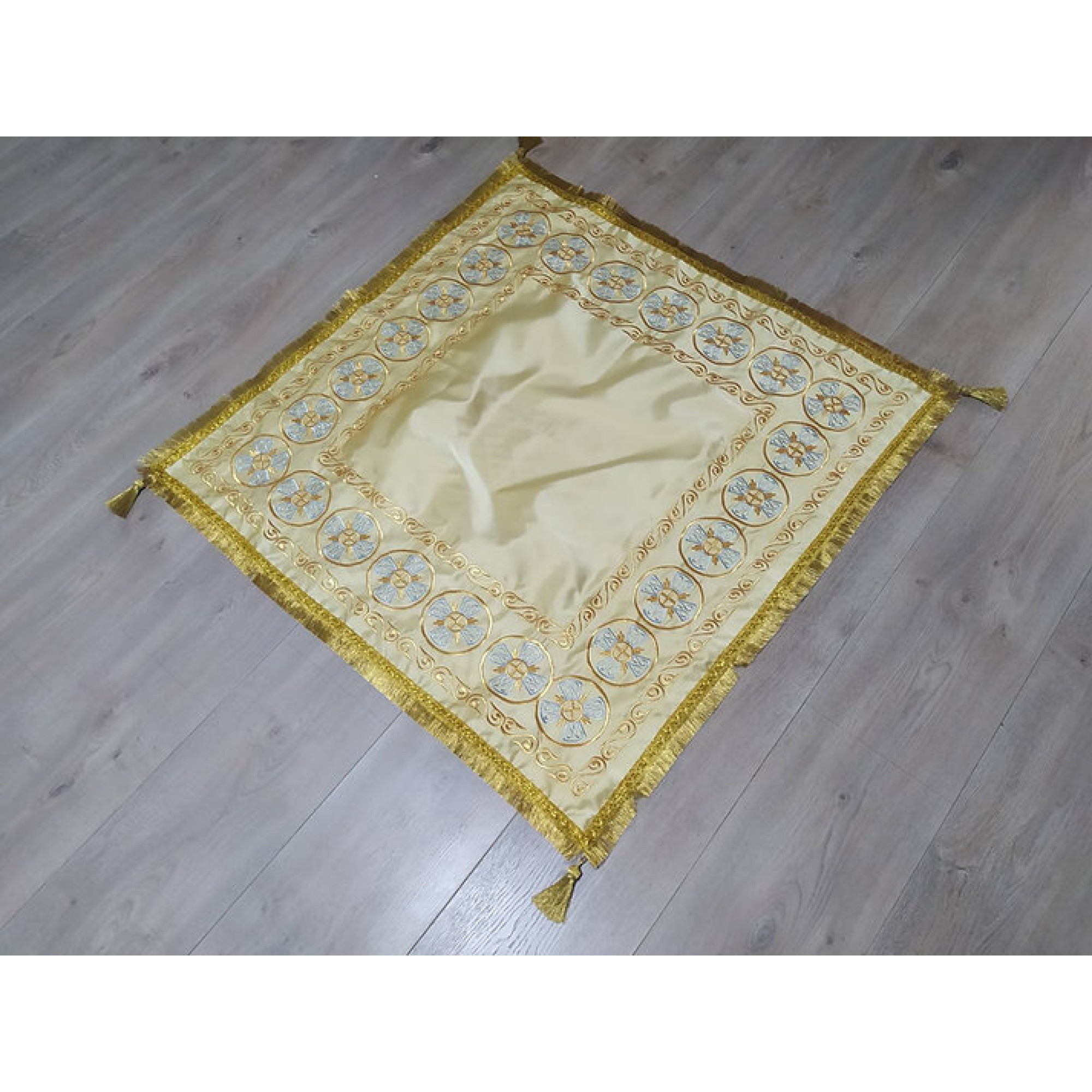 Altar cover - Covers for the altar table - Vestment on the altar ...