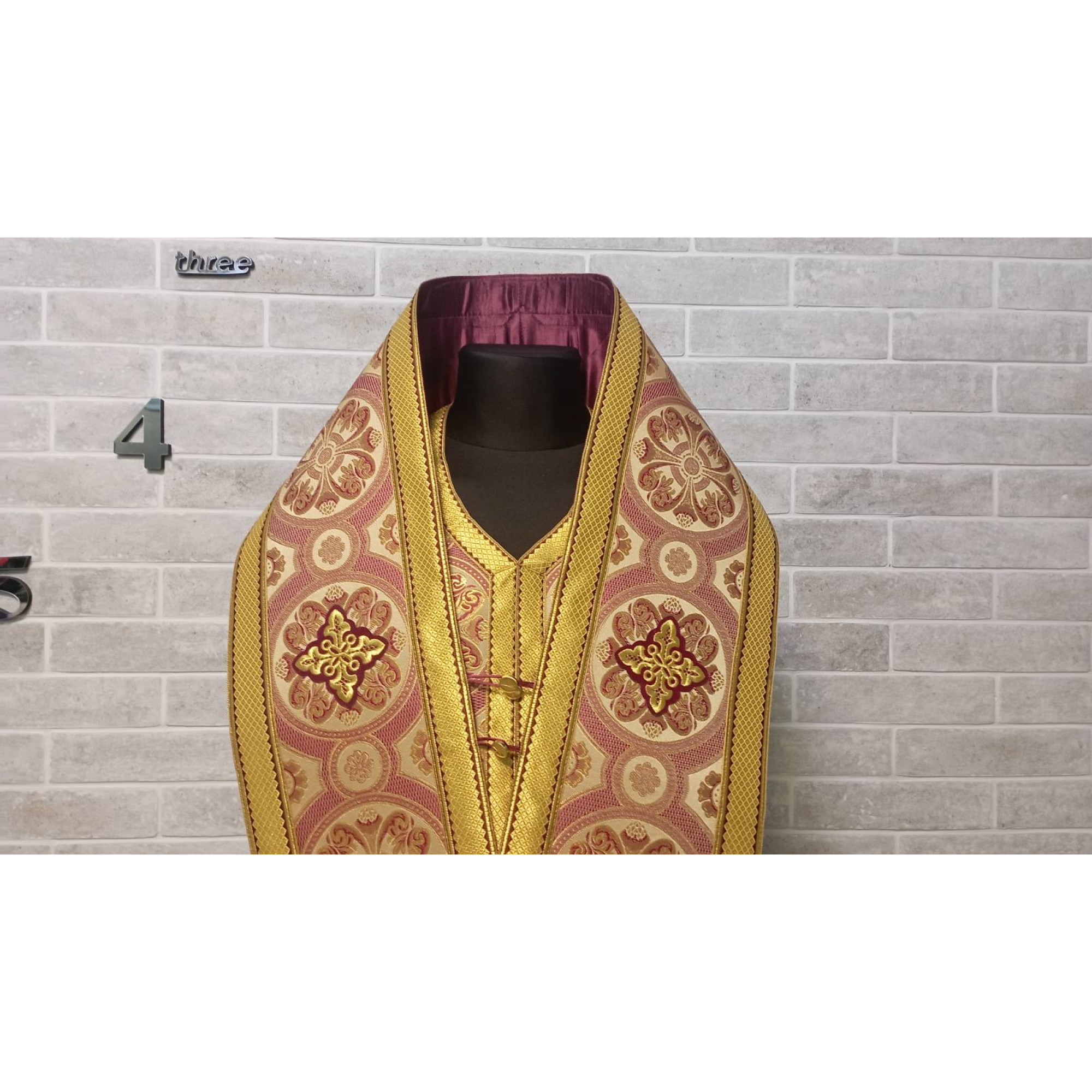 Bishop's Communion set in nonmetallic brocade - Bishop Stole and cuffs ...