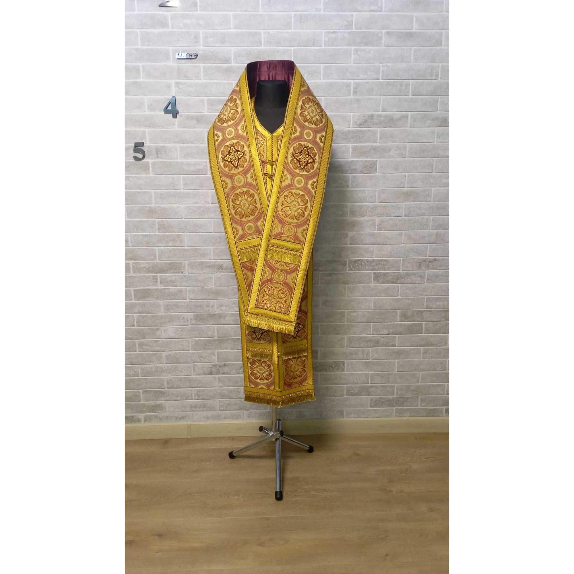 Bishop's Communion set in nonmetallic brocade - Bishop Stole and cuffs ...