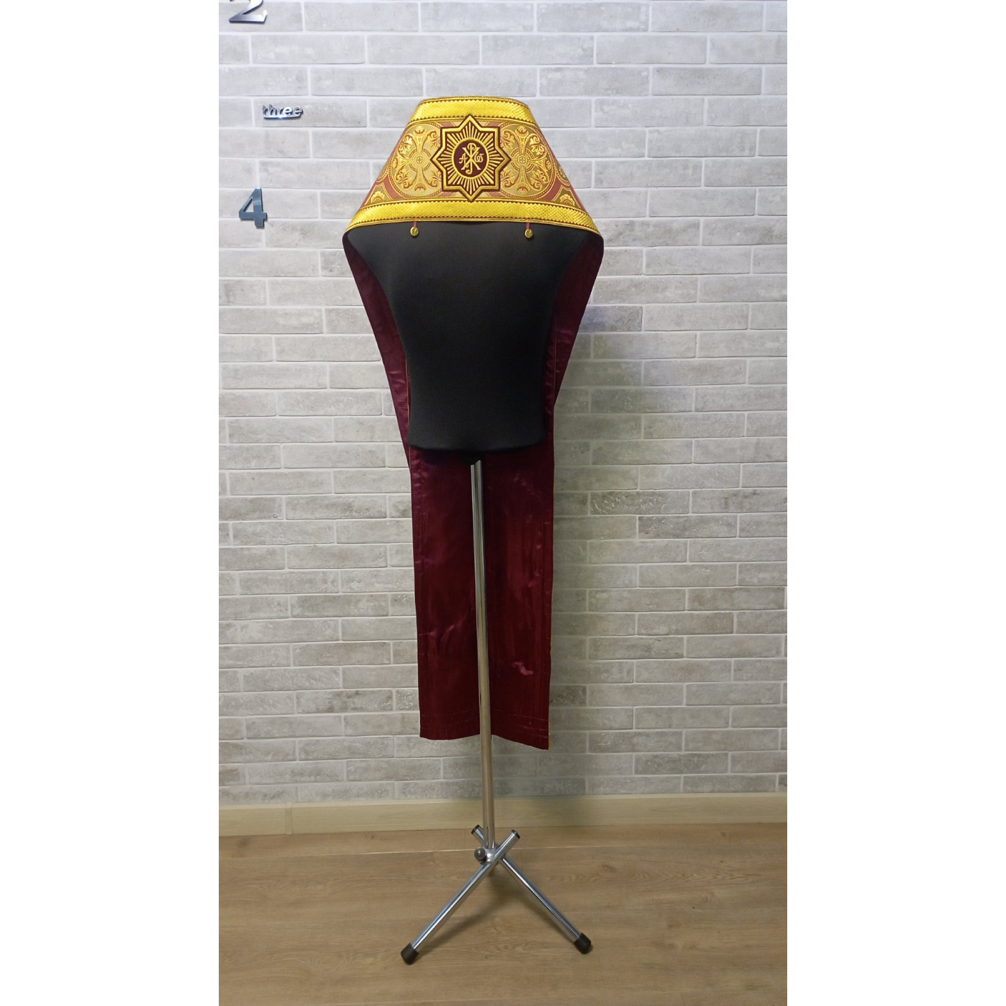 Bishop's Communion set in nonmetallic brocade - Bishop Stole and cuffs ...