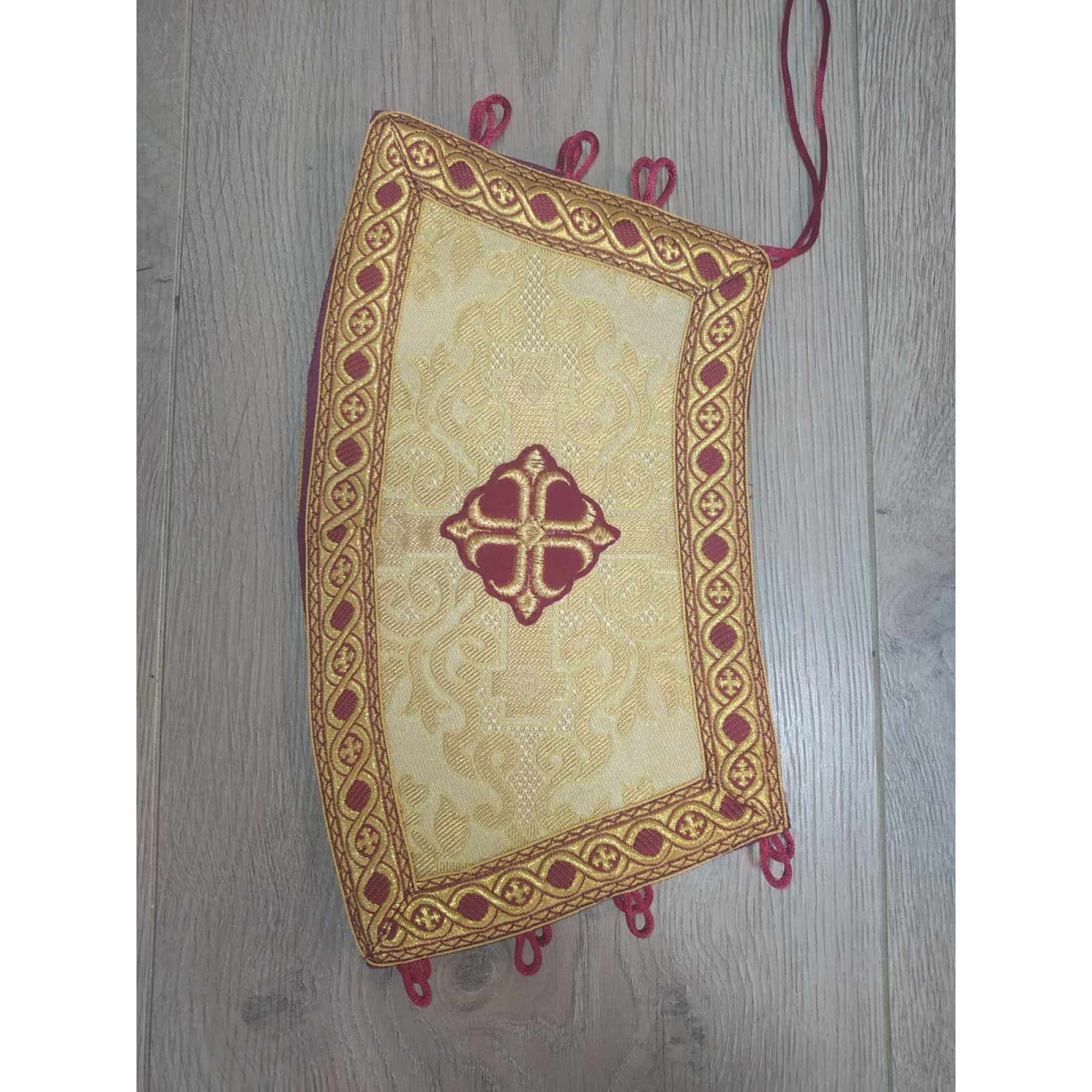 Bishop's Communion set in nonmetallic brocade - Bishop Stole and cuffs ...