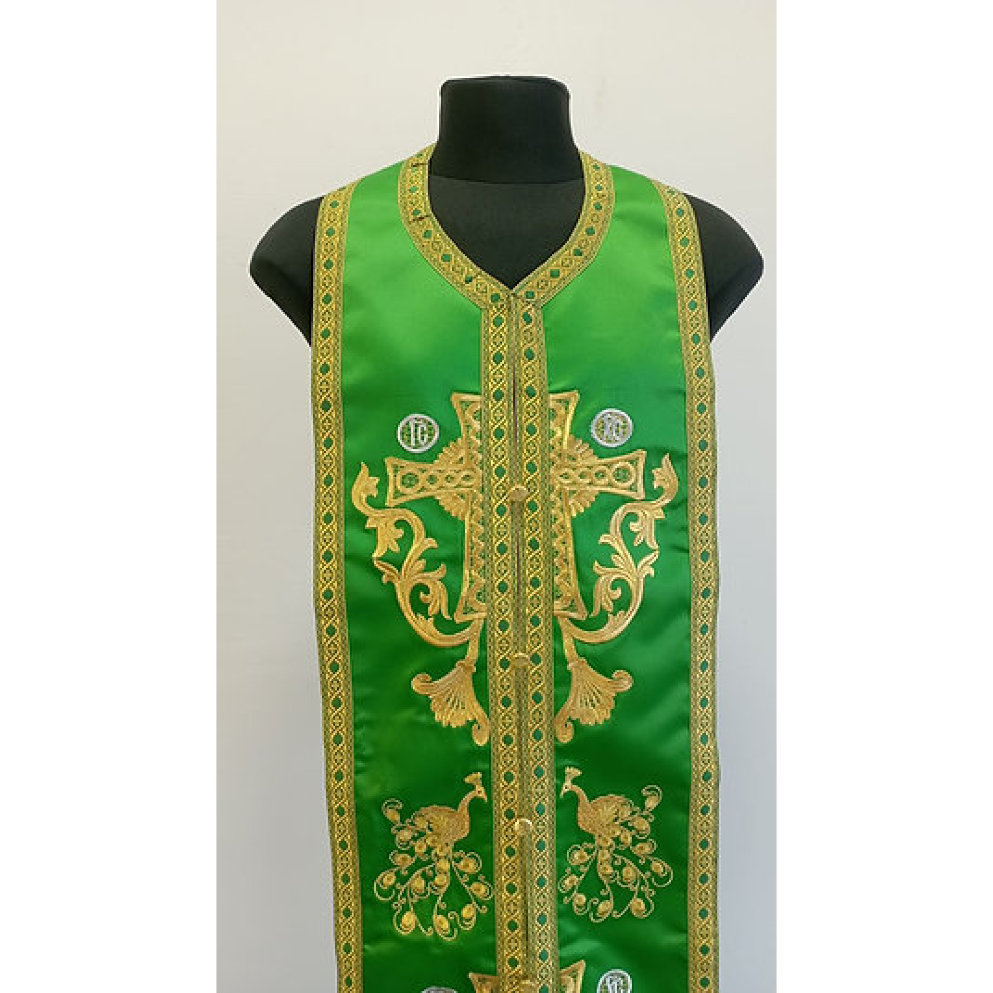 Embroidered stole and cuffs in gabardine