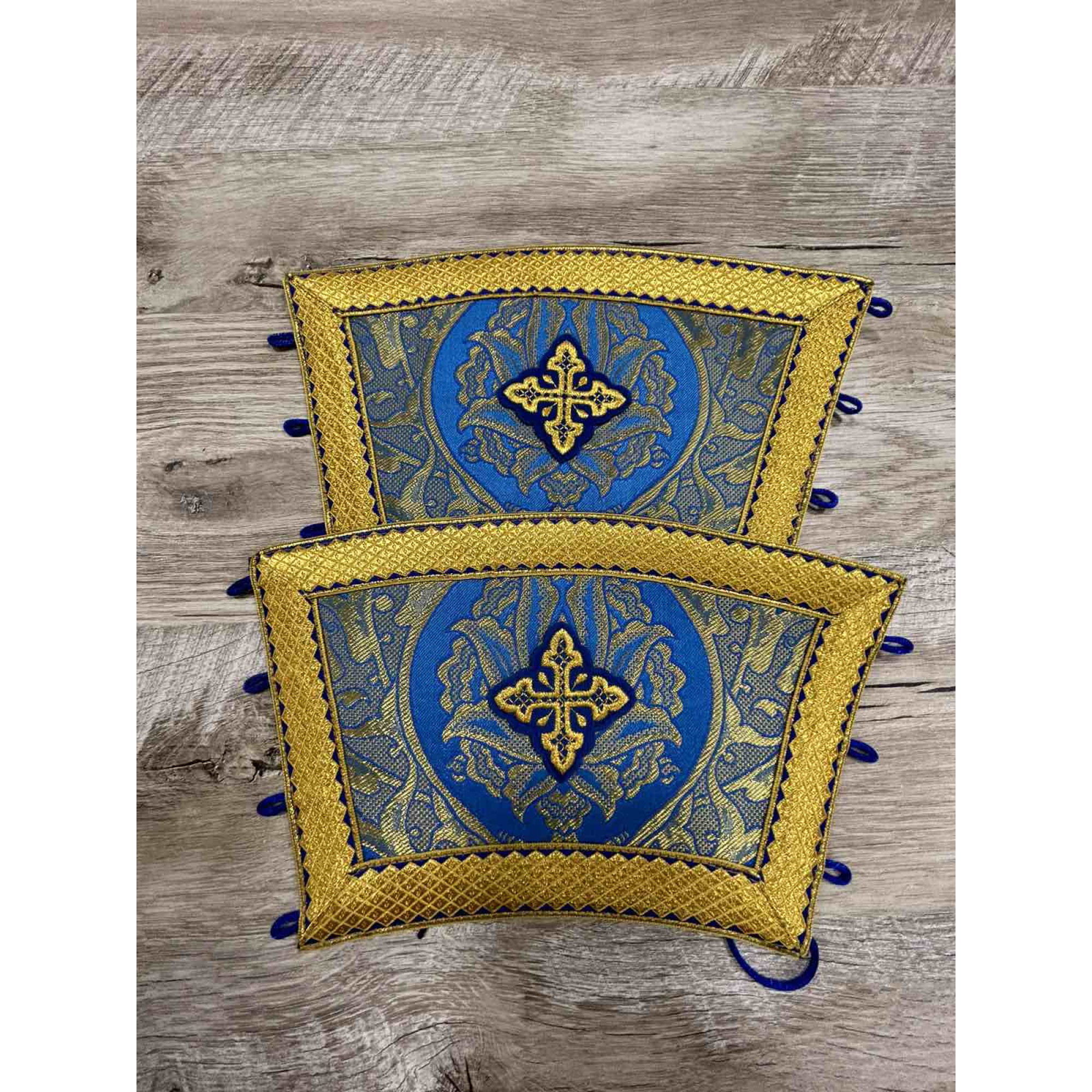 Liturgical vestment - Priest vestment on blue brocade - Church priest set