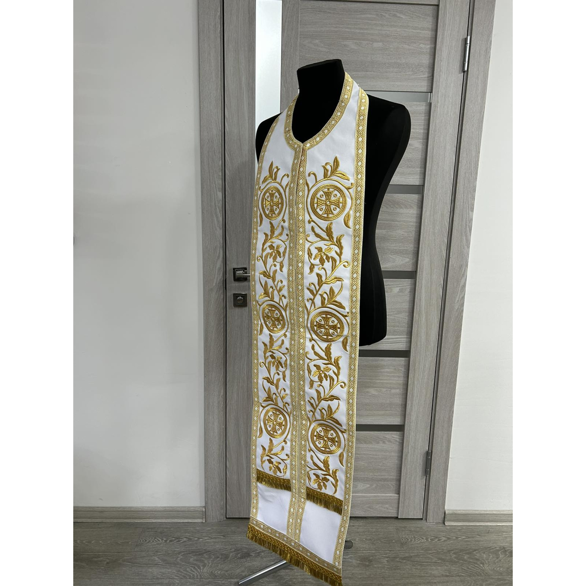 Reversible embroidered communion set - Double stole and cuffs - Two ...