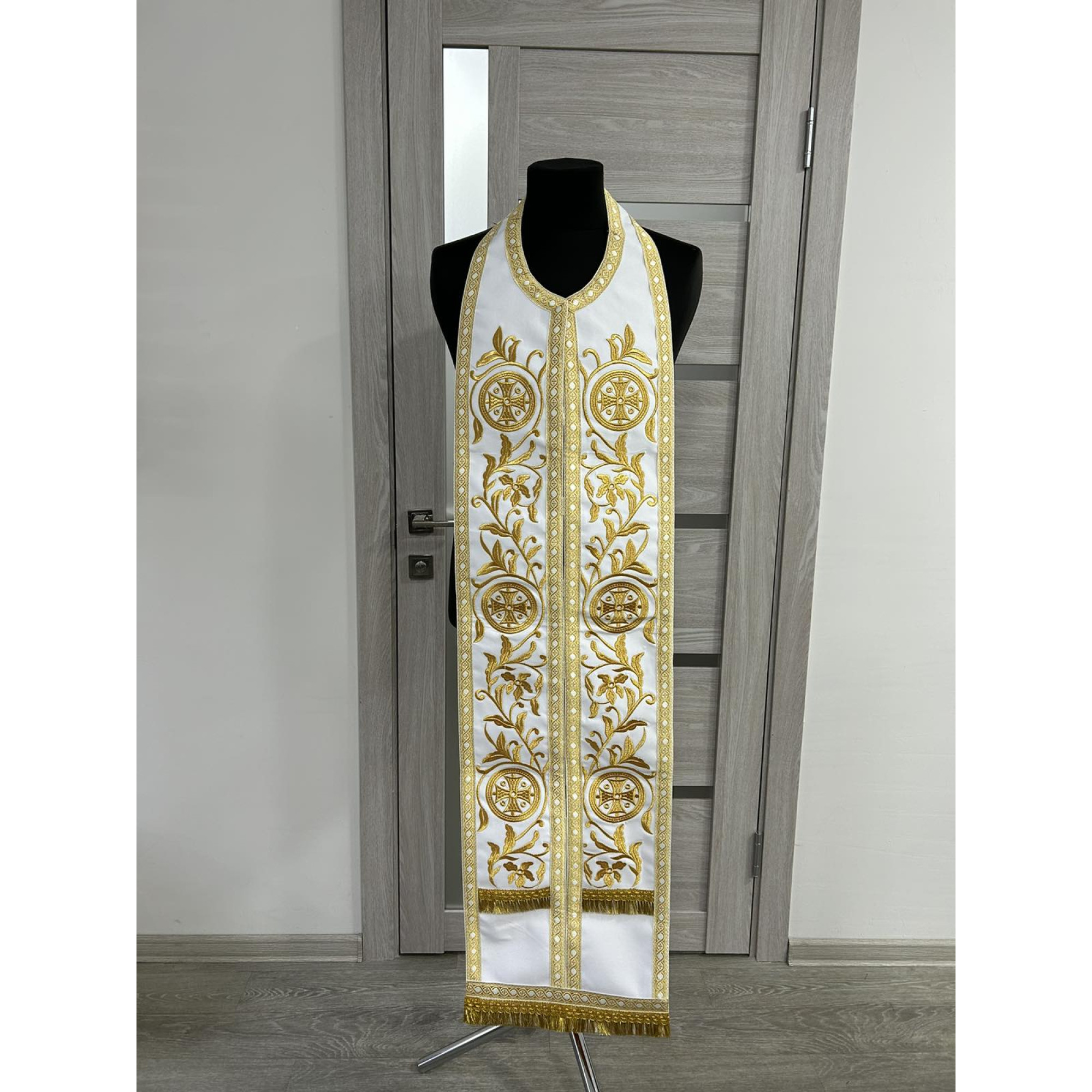 Reversible embroidered communion set - Double stole and cuffs - Two ...