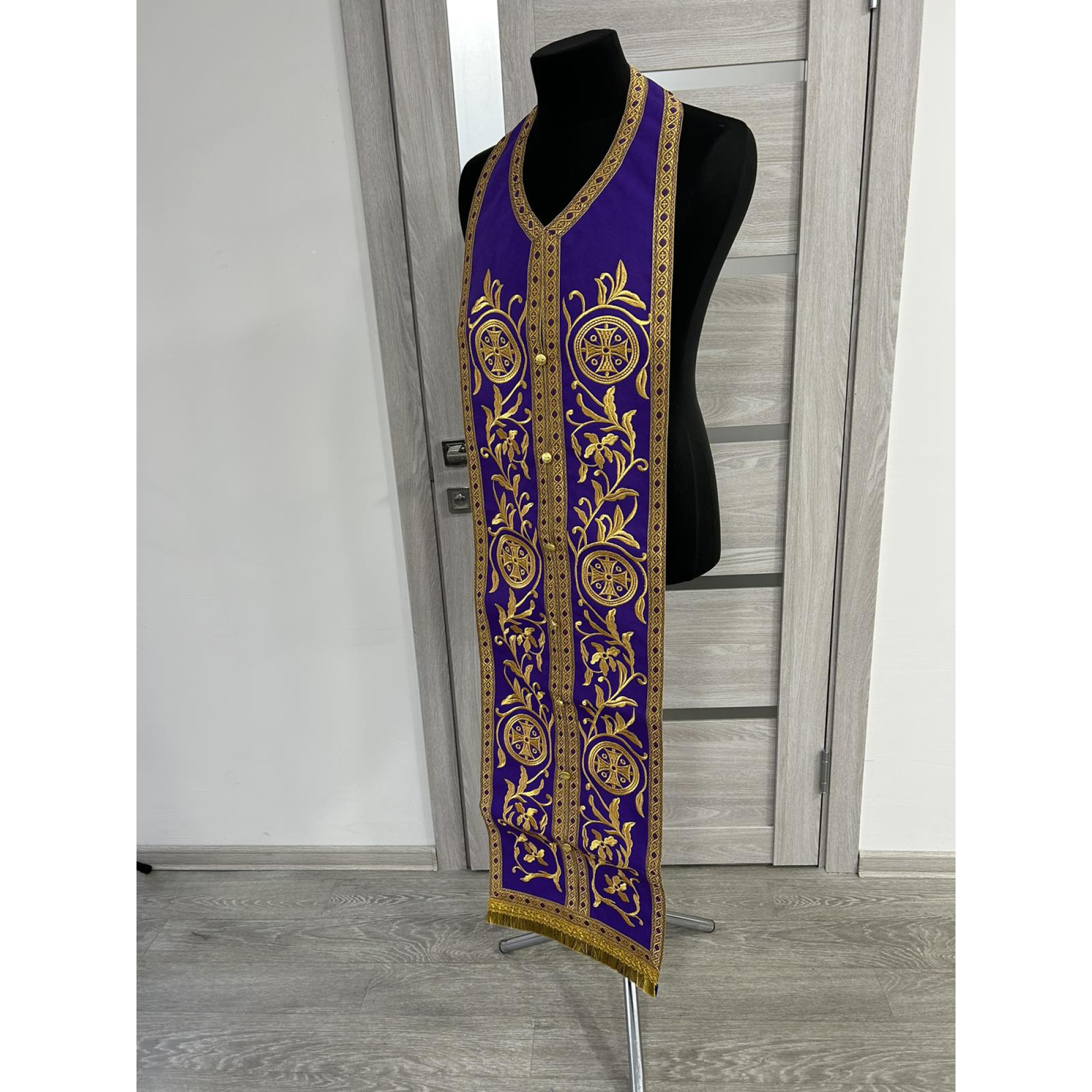 Reversible embroidered communion set - Double stole and cuffs - Two ...